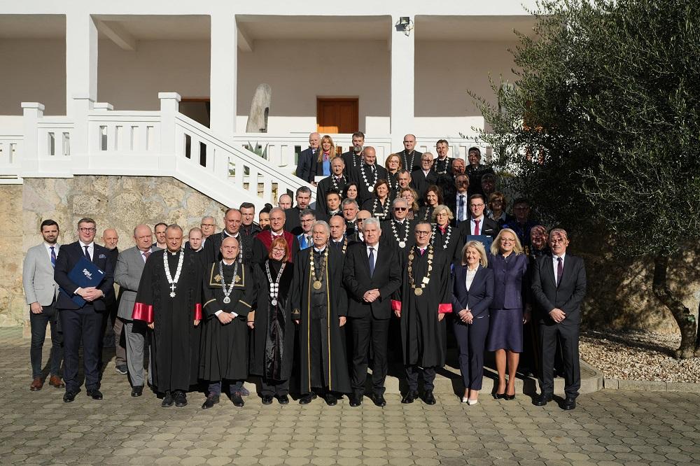 Svečana sjednica Senata: Sveučilište u Mostaru je most koji povezuje ...